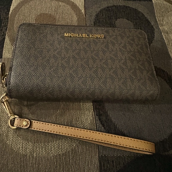 MICHAEL Michael Kors | Bags | Michael Kors Phone Wallet | Poshmark